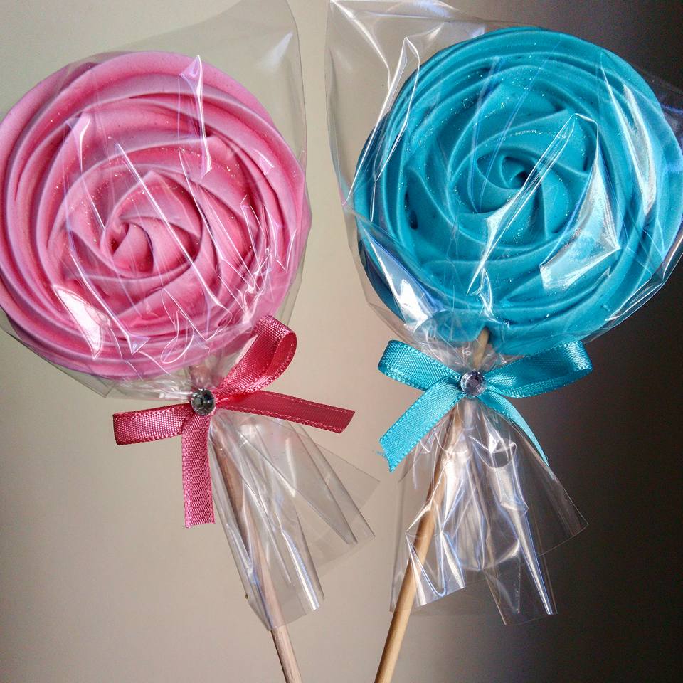 Curso ensina fazer suspiro colorido cones e pirulitos - CursosOnline